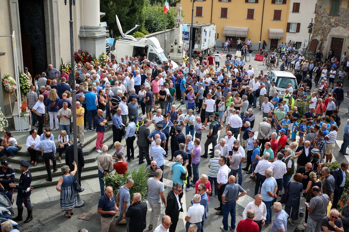 In migliaia per l'ultimo saluto a Gimondi | News - Sportmediaset