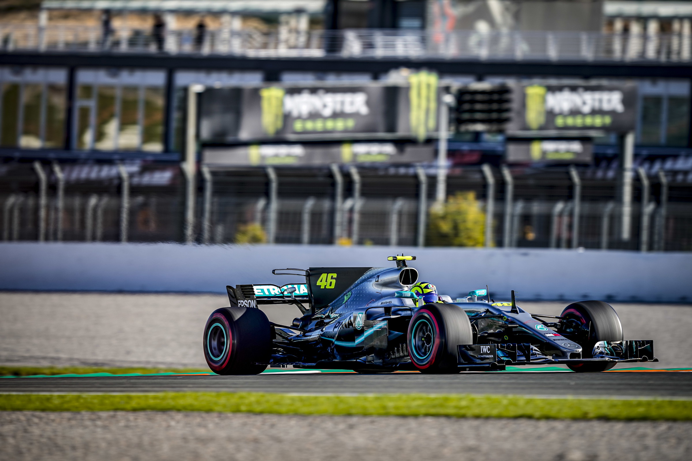 Rossi-Hamilton: le foto sul circuito di Valencia | Foto - Sportmediaset