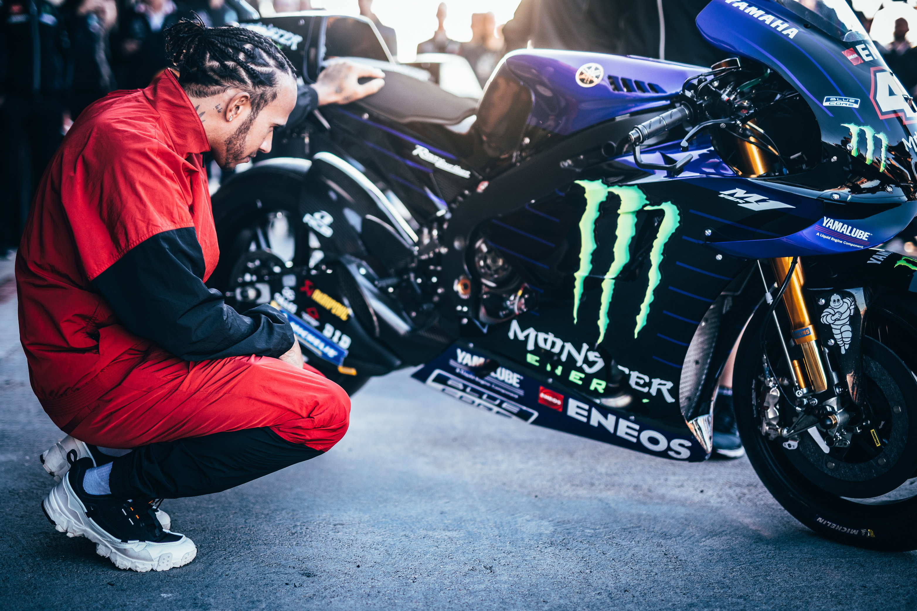 Rossi-Hamilton: le foto sul circuito di Valencia | Foto - Sportmediaset