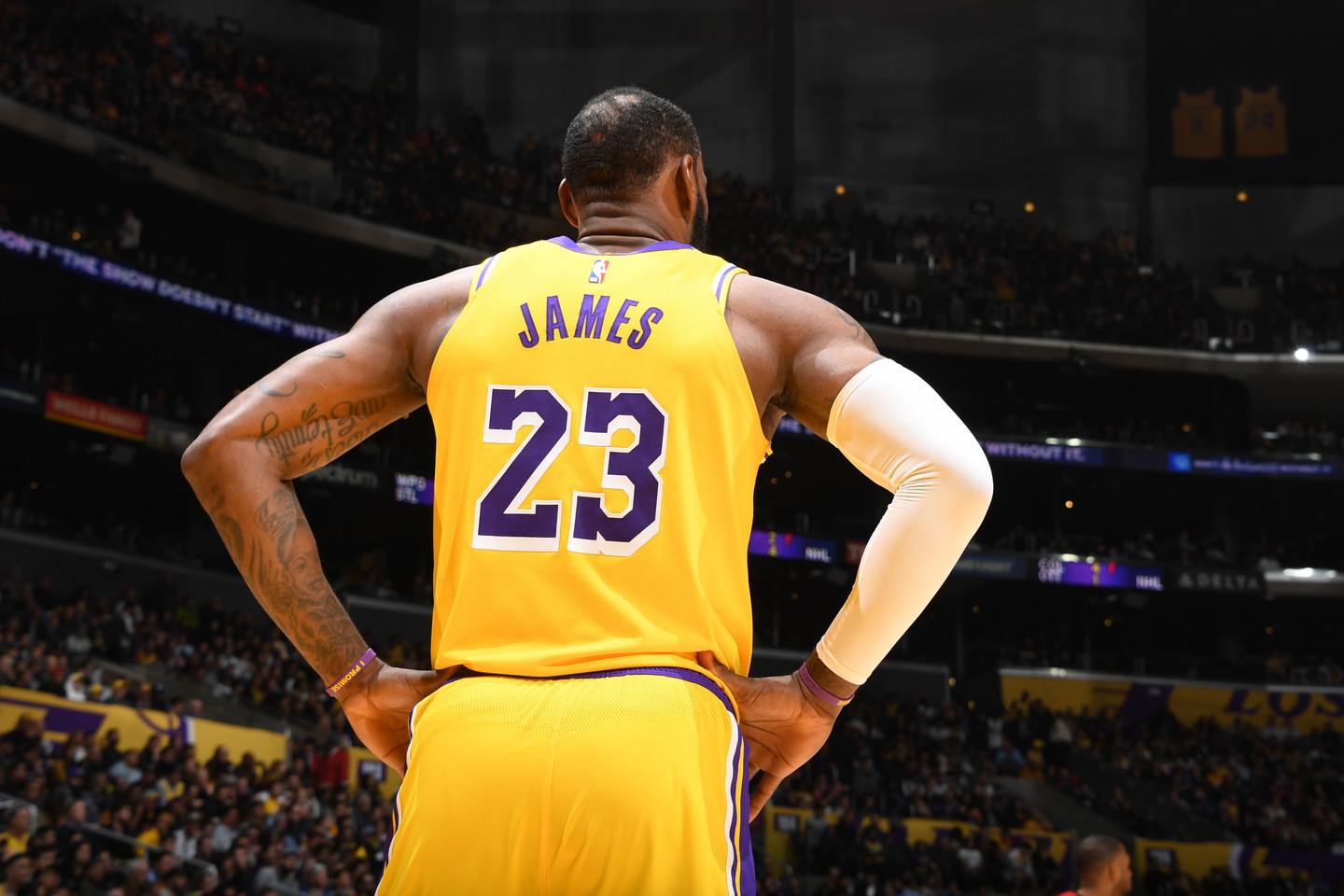Nba: LeBron vola, ma i Lakers vanno ko | Foto - Sportmediaset