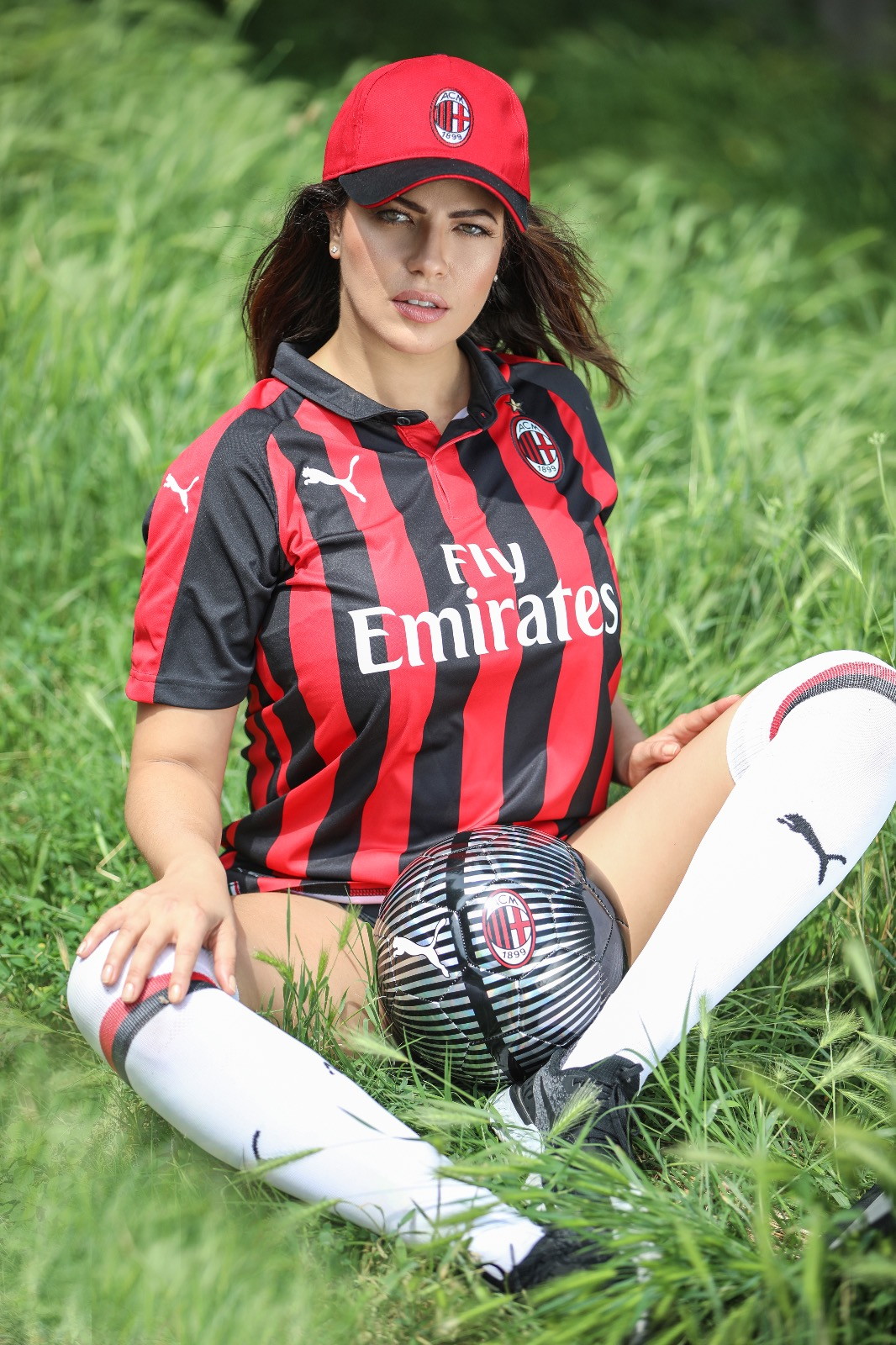 Fabiana Britto sexy in bianco per il derby | Foto - Sportmediaset