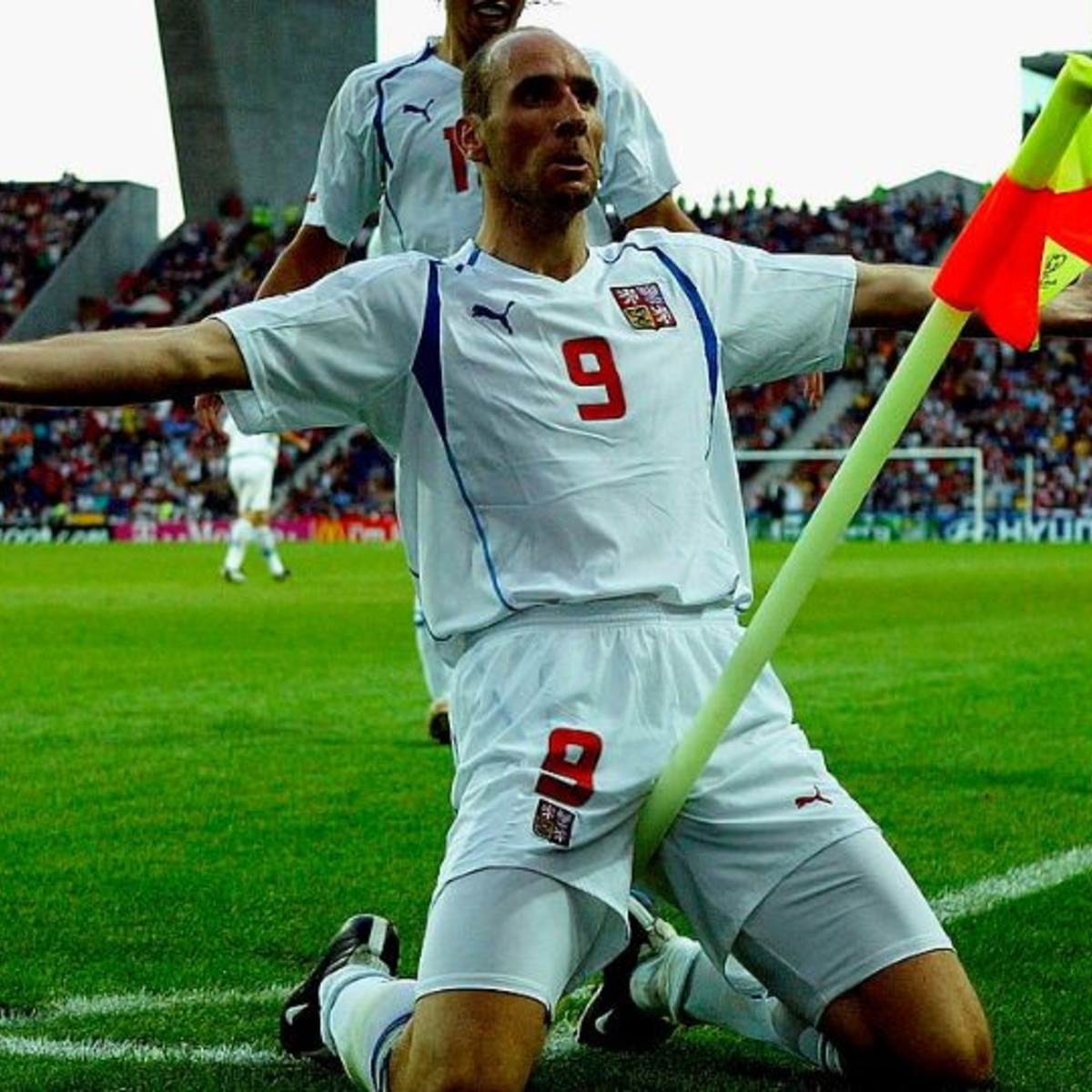 Jan Koller, un bambino nel corpo di un gigante | News - Sportmediaset