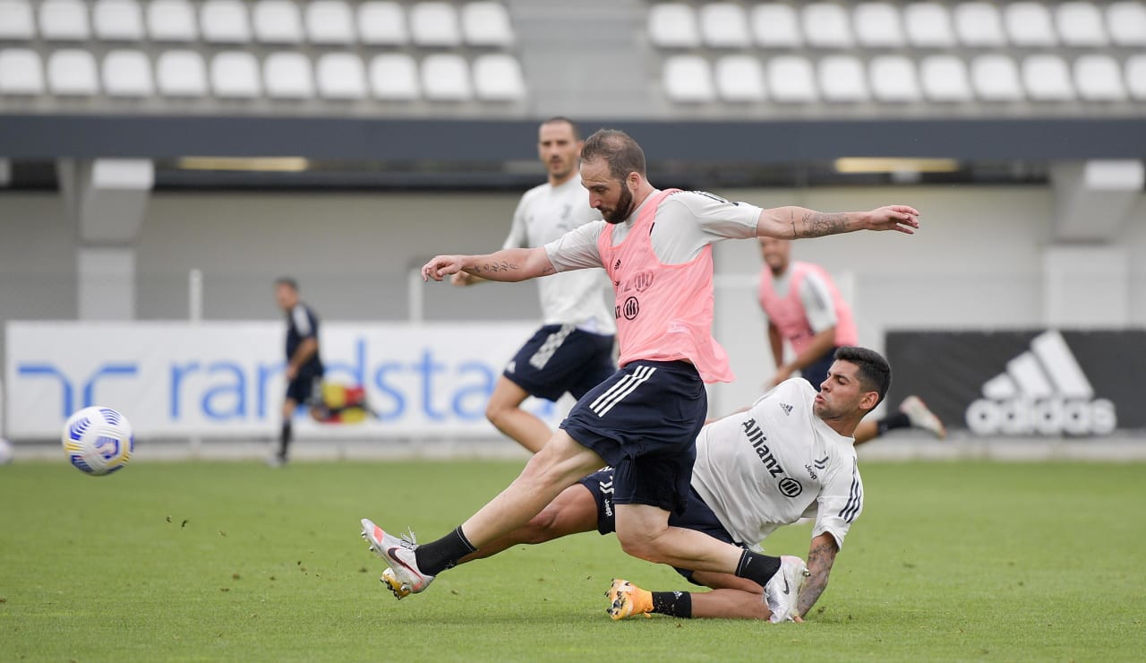 Juve, Pirlo chiude la prima settimana con una partitella in famiglia ... Juve, Pirlo chiude la prima settimana con una partitella in famiglia ...