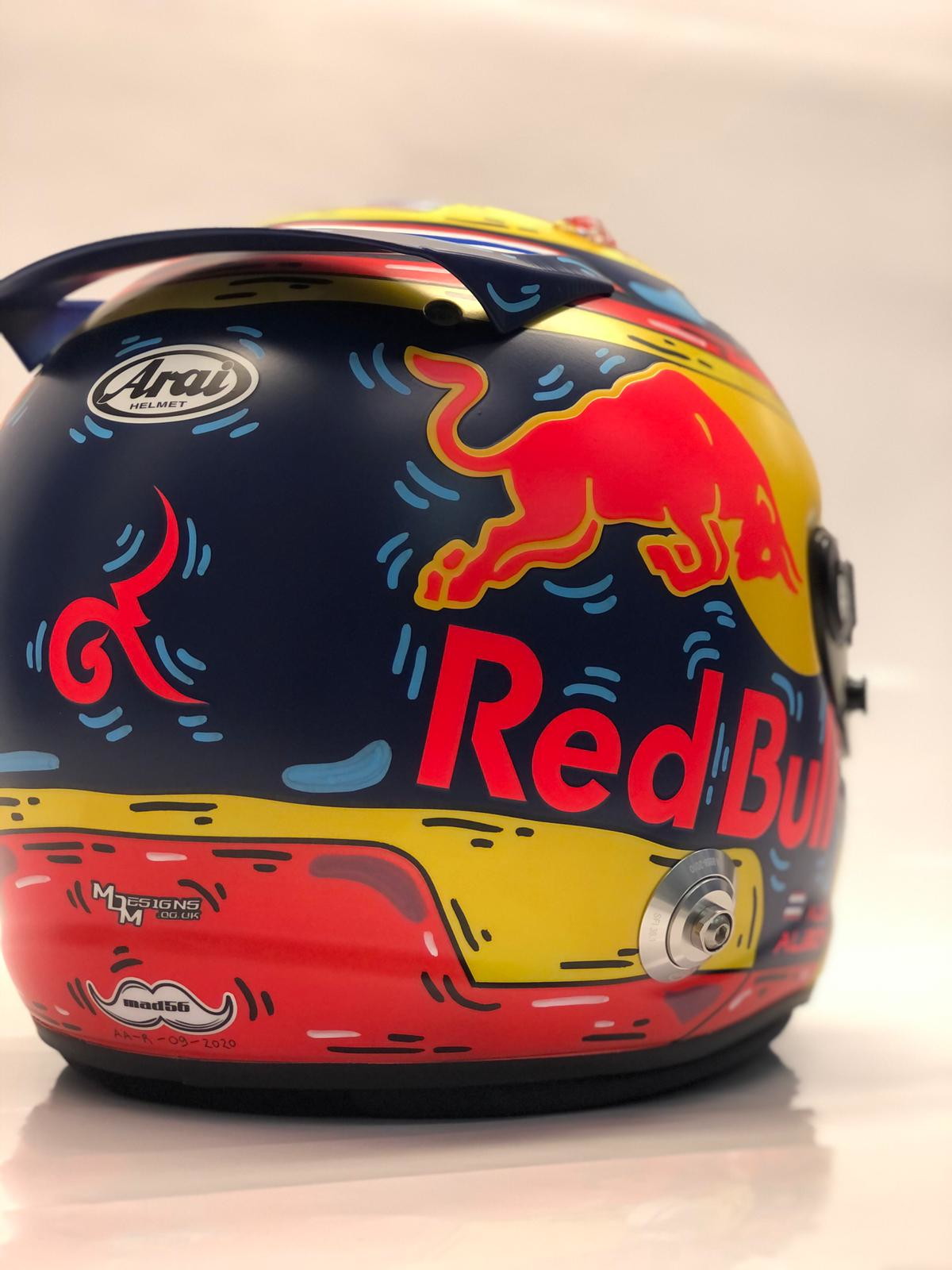 Albon, casco versione cartoon per Abu Dhabi | Foto - Sportmediaset