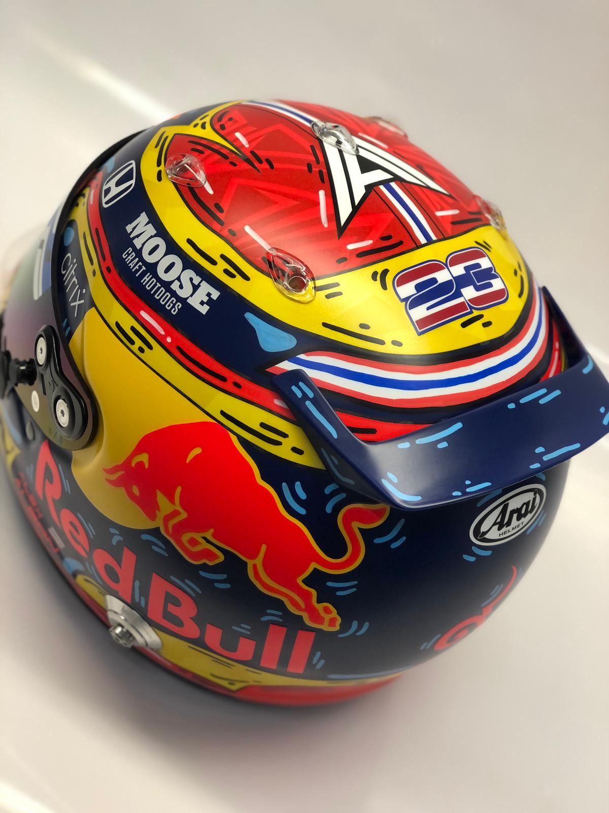 Albon versione cartoon: il casco speciale per il GP di Abu Dhabi | News ...