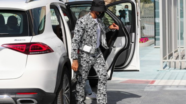 Hamilton, ma come ti vesti? Che look per il ritorno nel paddock | Foto ...