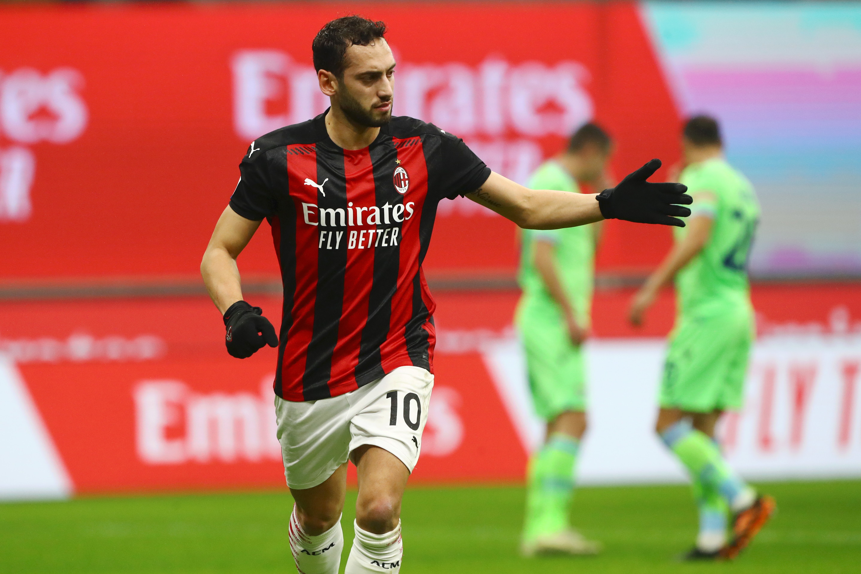 Milan, Calhanoglu negativo al Covid: "Sono tornato" | News - Sportmediaset