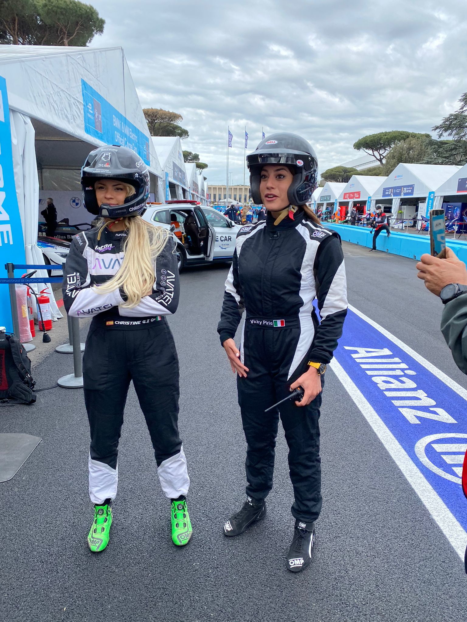 Vicky e Christine show a Roma con la Bmw i8 | Foto - Sportmediaset