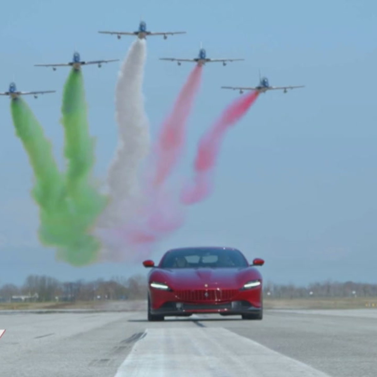 Ferrari Roma e Frecce tricolori, orgoglio italiano | Video - Sportmediaset