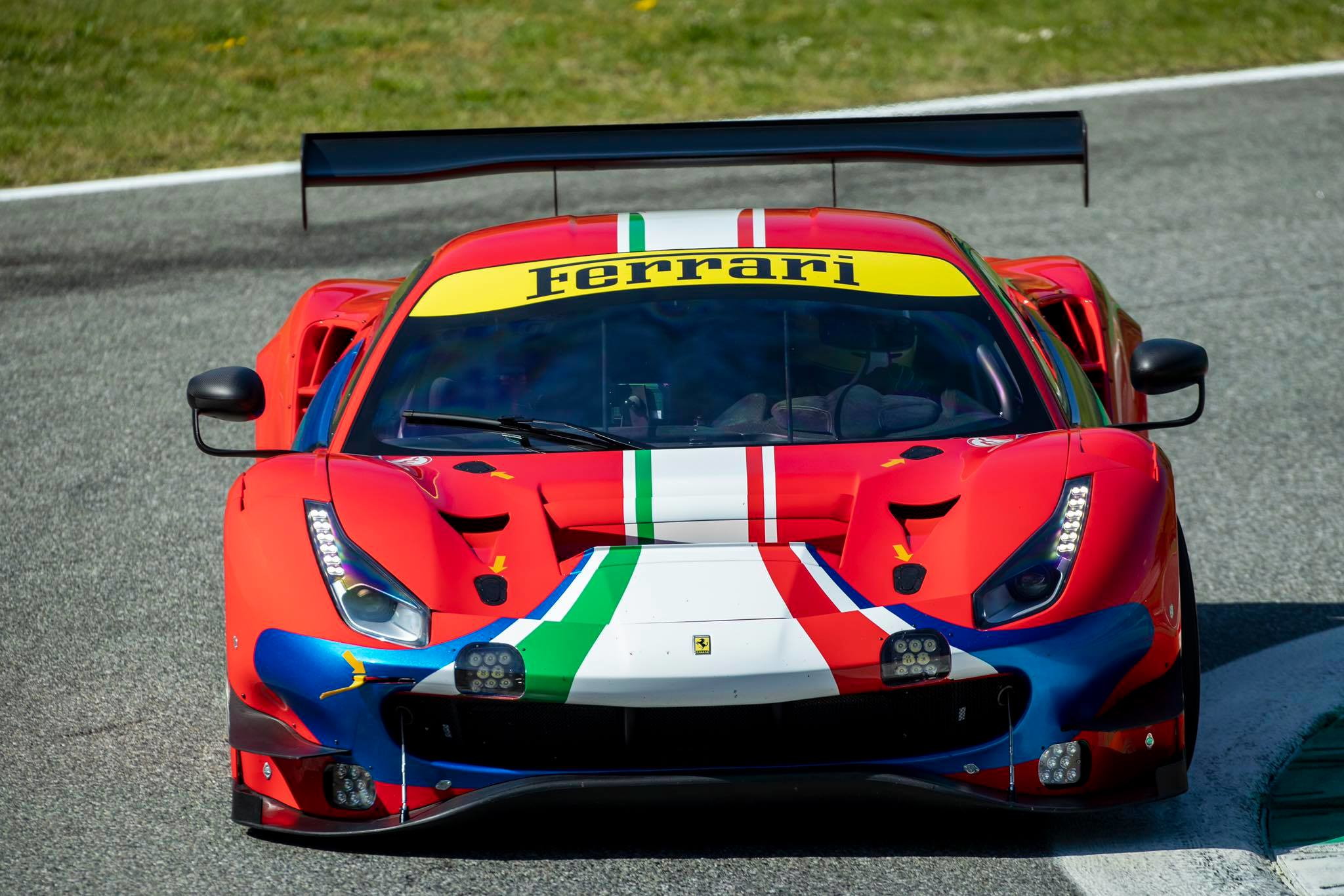 A 300 km/h con la Ferrari 488 GT Modificata | Foto - Sportmediaset