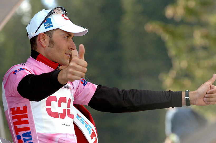 La maglia rosa compie 90 anni: storia di un'icona del ciclismo | News ...