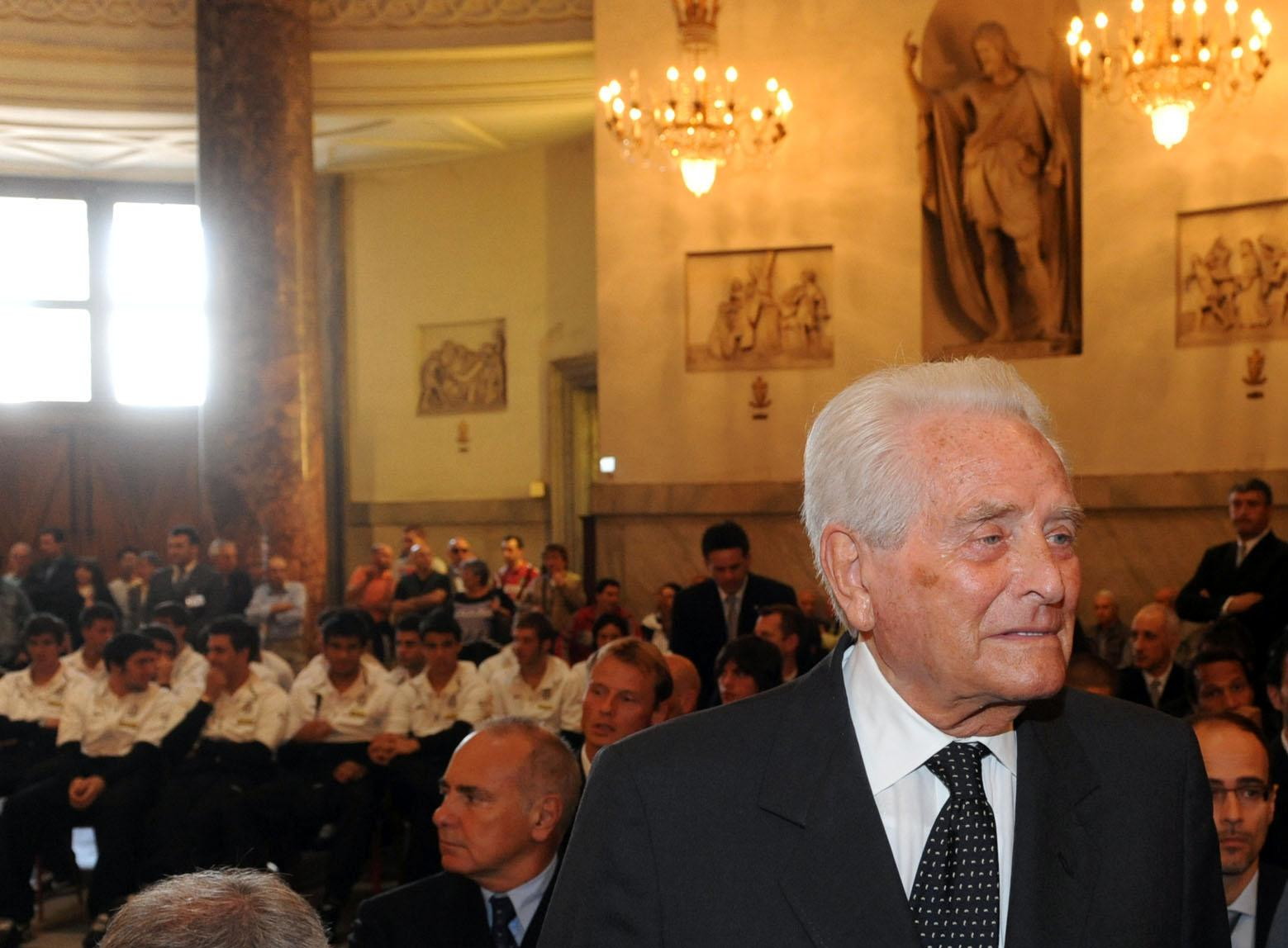 Boniperti, una vita in bianconero tra trionfi e campioni | Foto ...