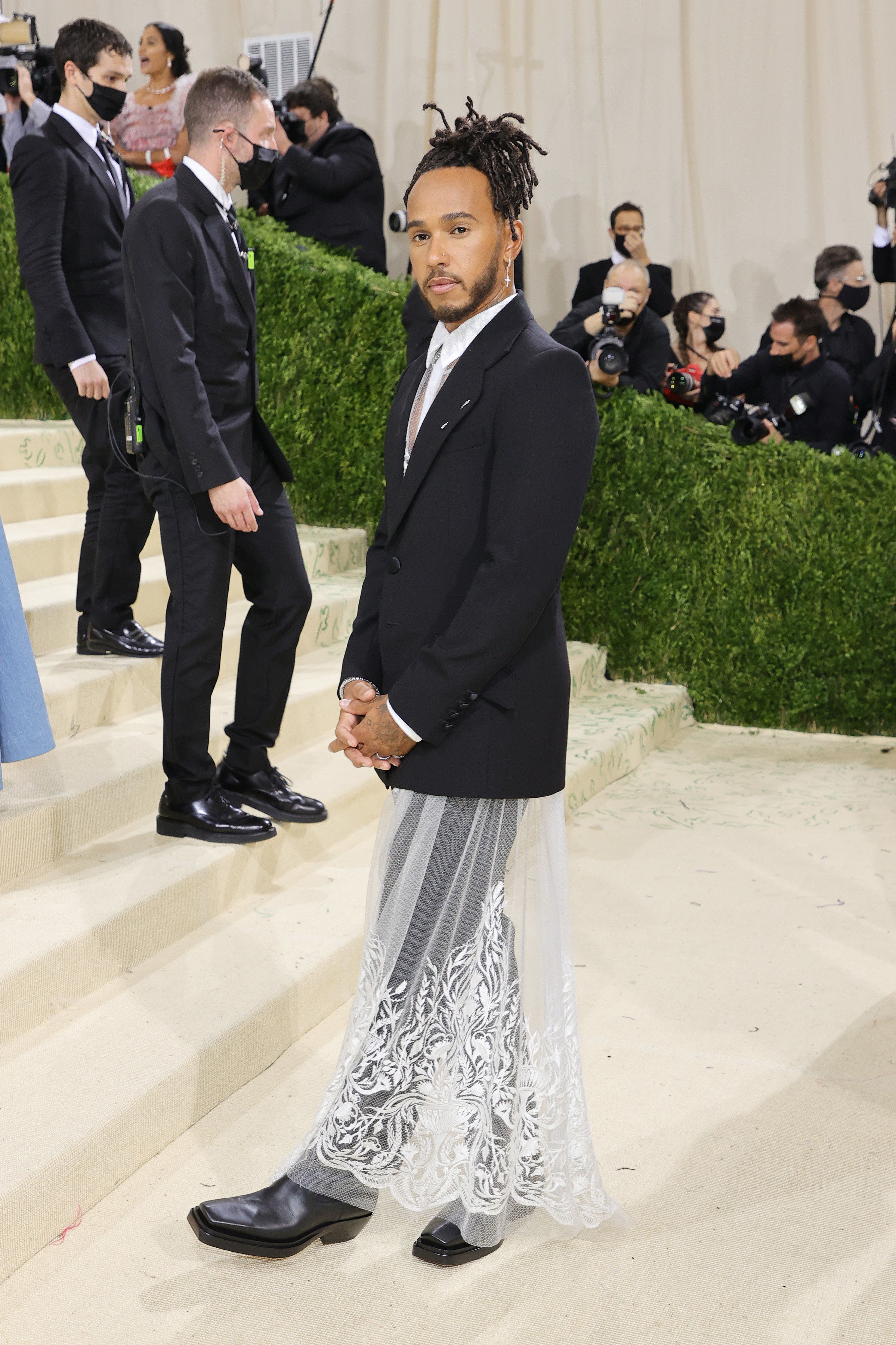 Hamilton in pizzo al Met Gala di New York | Foto - Sportmediaset