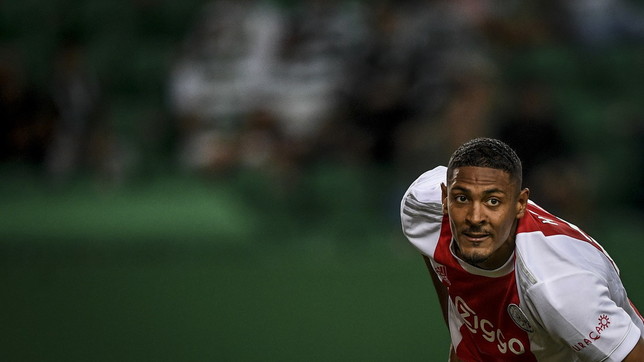 Ajax, esordio da sogno per Haller: è il 16° pokerista Champions | Foto ...