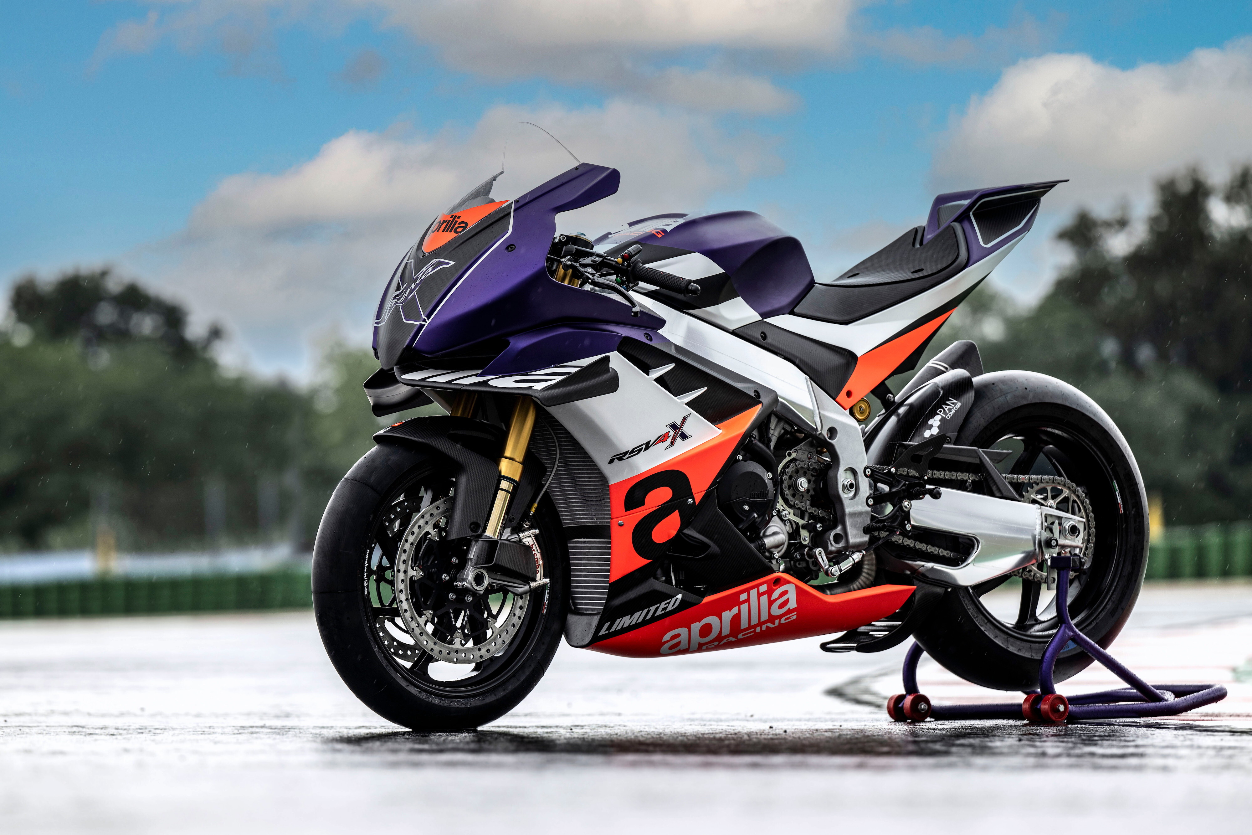 Aprilia festeggia 30 anni di titoli iridati con la RSV4 XTrenta