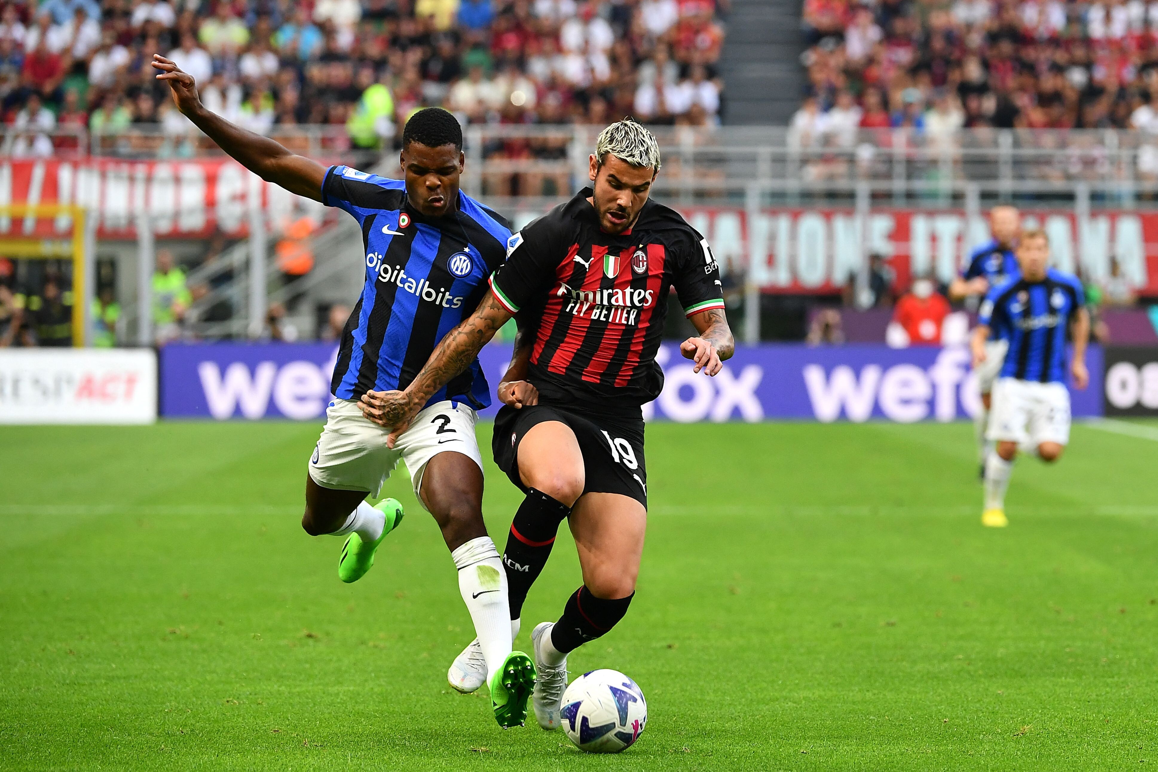 Il Derby della Madonnina dà spettacolo: le foto di Milan-Inter