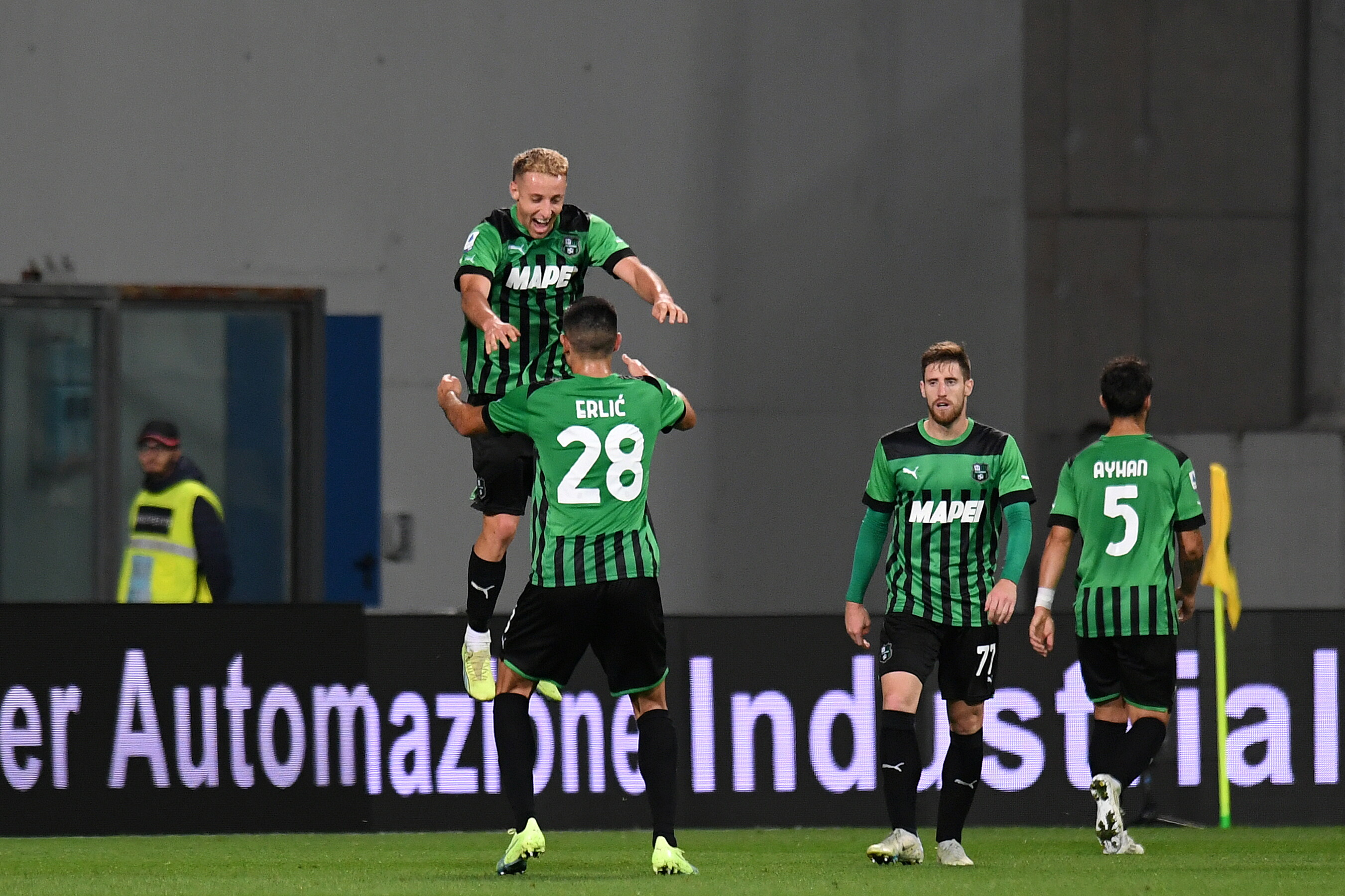 Serie A, Sassuolo-Verona 2-1: Laurienté e Frattesi rimontano l'Hellas Serie A, Sassuolo-Verona 2-1: Laurienté e Frattesi rimontano l'Hellas