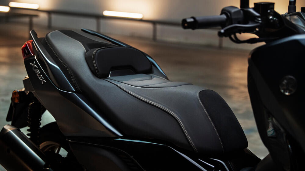 XMax, nuovo stile dinamico e connettività per gli scooter sportivi ...