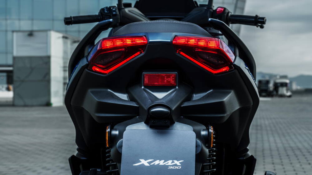 XMax, nuovo stile dinamico e connettività per gli scooter sportivi ...