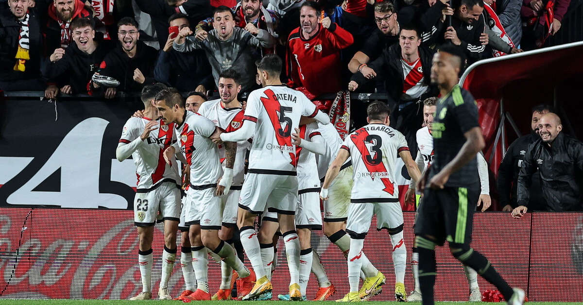 Liga: tripudio Rayo, sconfitto il Real nel derby. Il Barça resta in testa