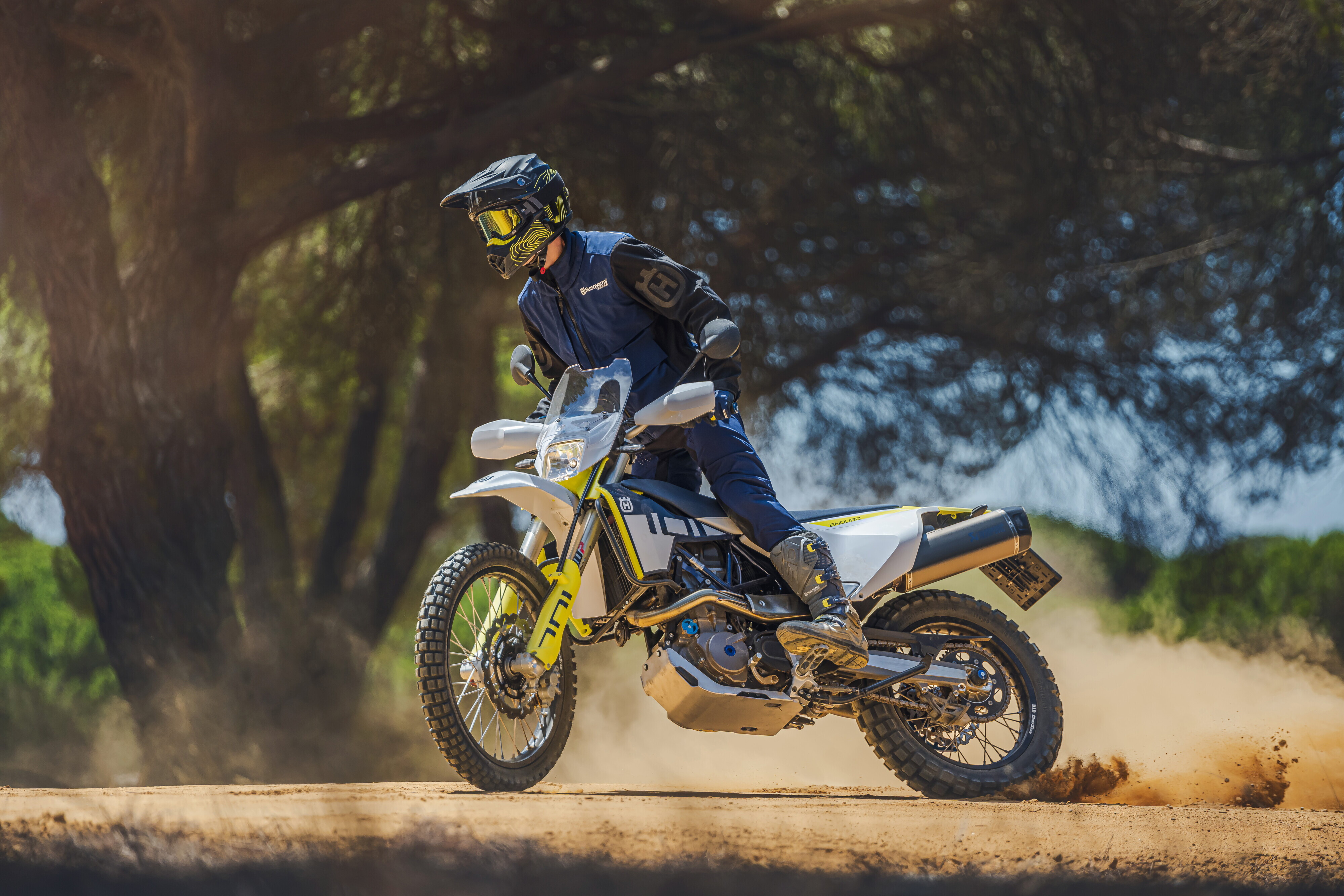 701 Enduro e 701 Supermoto, tecnologia avanzata su strada