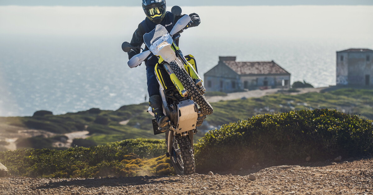 701 Enduro e 701 Supermoto, tecnologia avanzata su strada