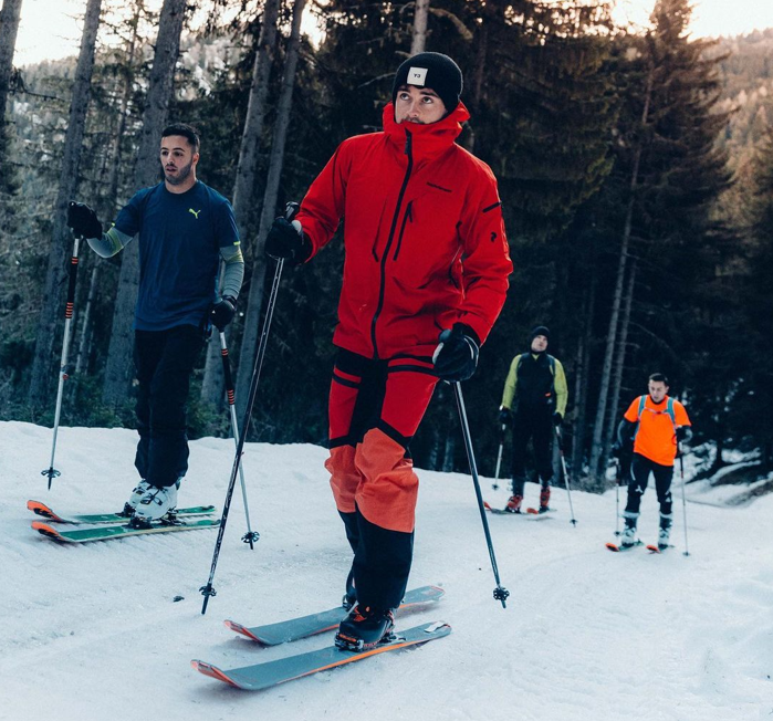 I cavallini scalpitano: Sainz si allena con Marquez, Leclerc in rosso ...