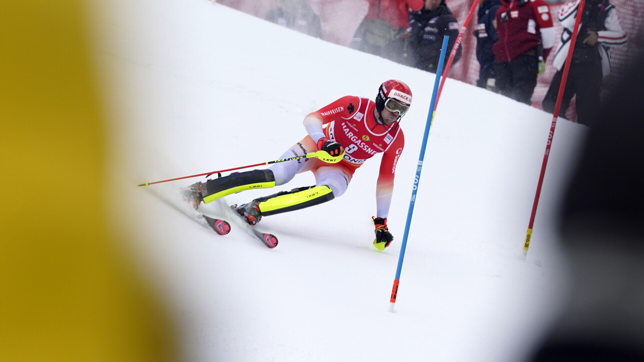 Sci, Coppa del Mondo: slalom sorprendente a Chamonix, vince Zenhaeusern