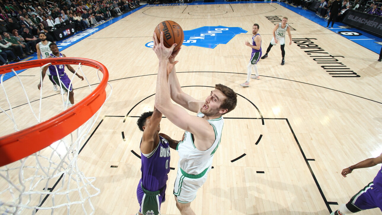 Nba: Boston travolge Milwaukee, ko anche Denver