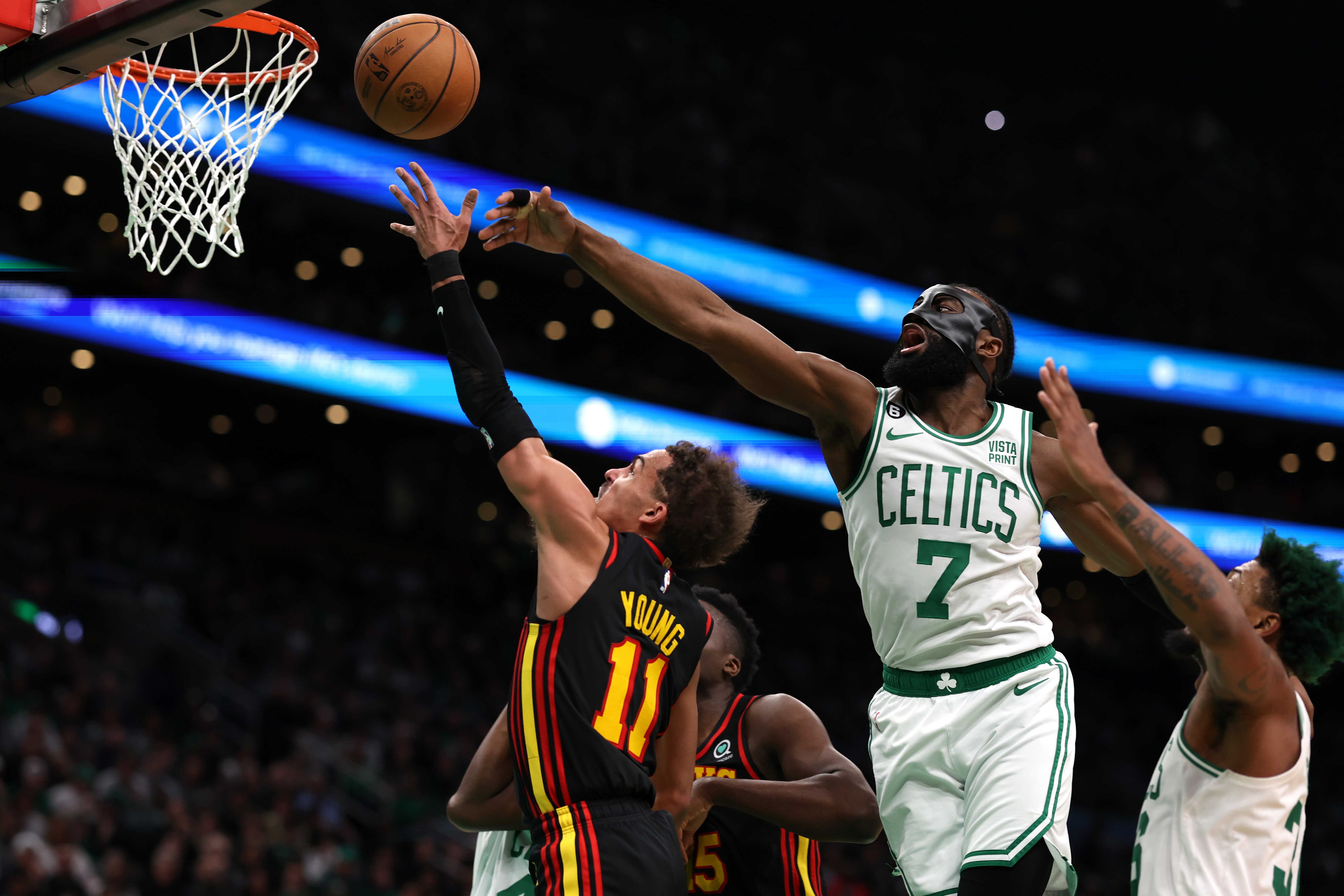 Nba: Boston vola sul 2-0, riscatto per Cleveland e Phoenix
