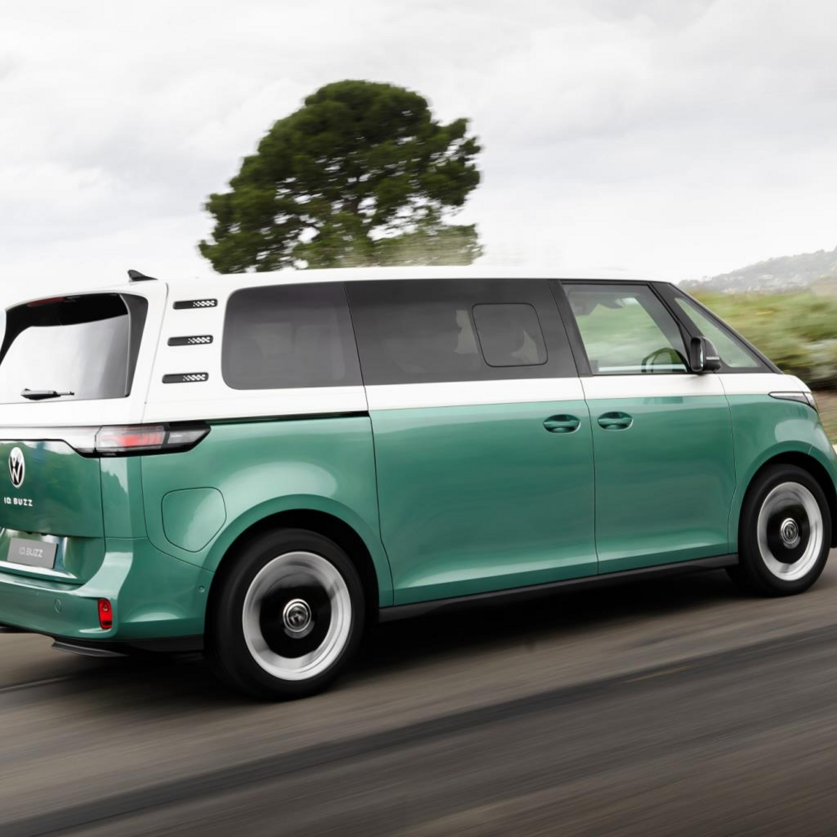 ID. Buzz diventa Xxl: svelato il passo lungo