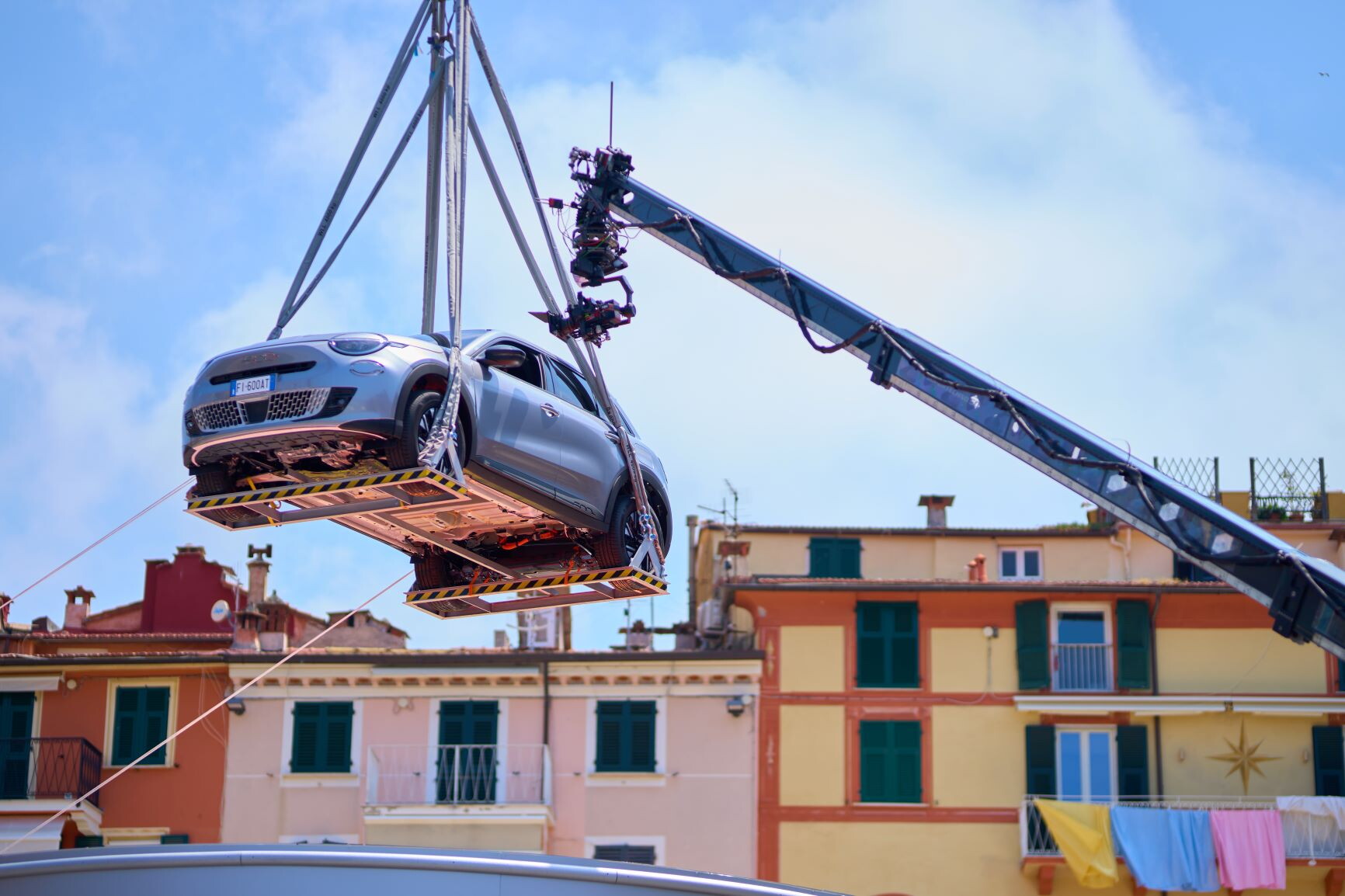 Fiat 600e, un bagno arancione in attesa del debutto