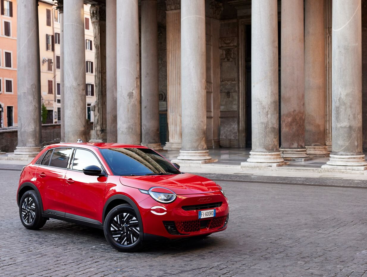 Fiat svela la 600e La Prima e RED