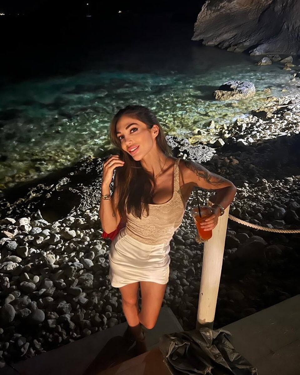 Matilde Rossi, che forme: lady Skorupski infiamma i social