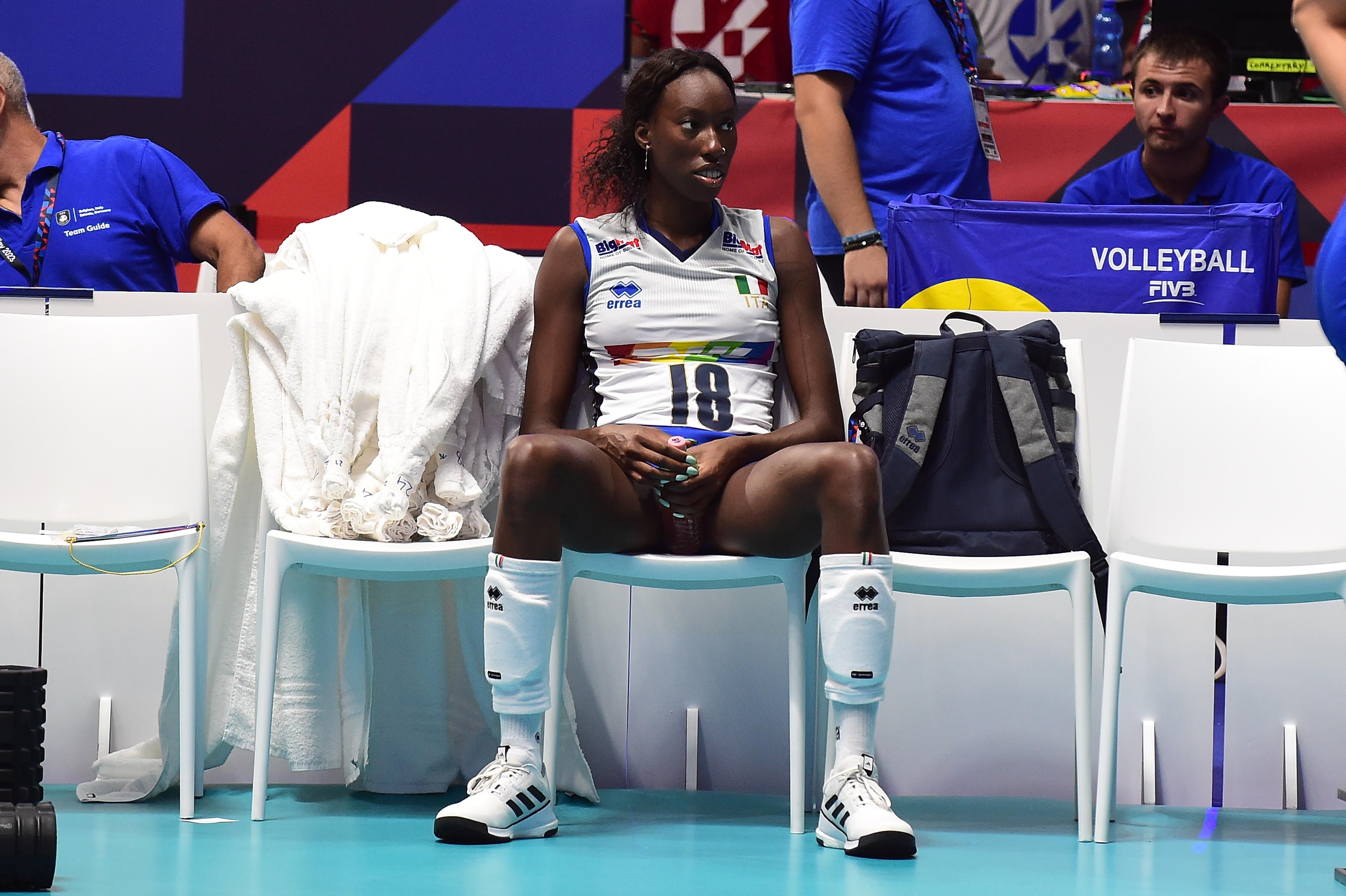 Volley: la Cacciatori pro-Egonu, ma la gente sceglie Mazzanti