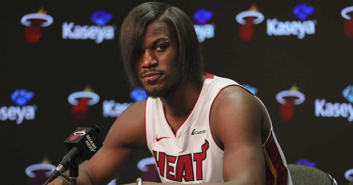 Jimmy Butler non smette di stupire: capelli stirati, piercing e ciuffo ...