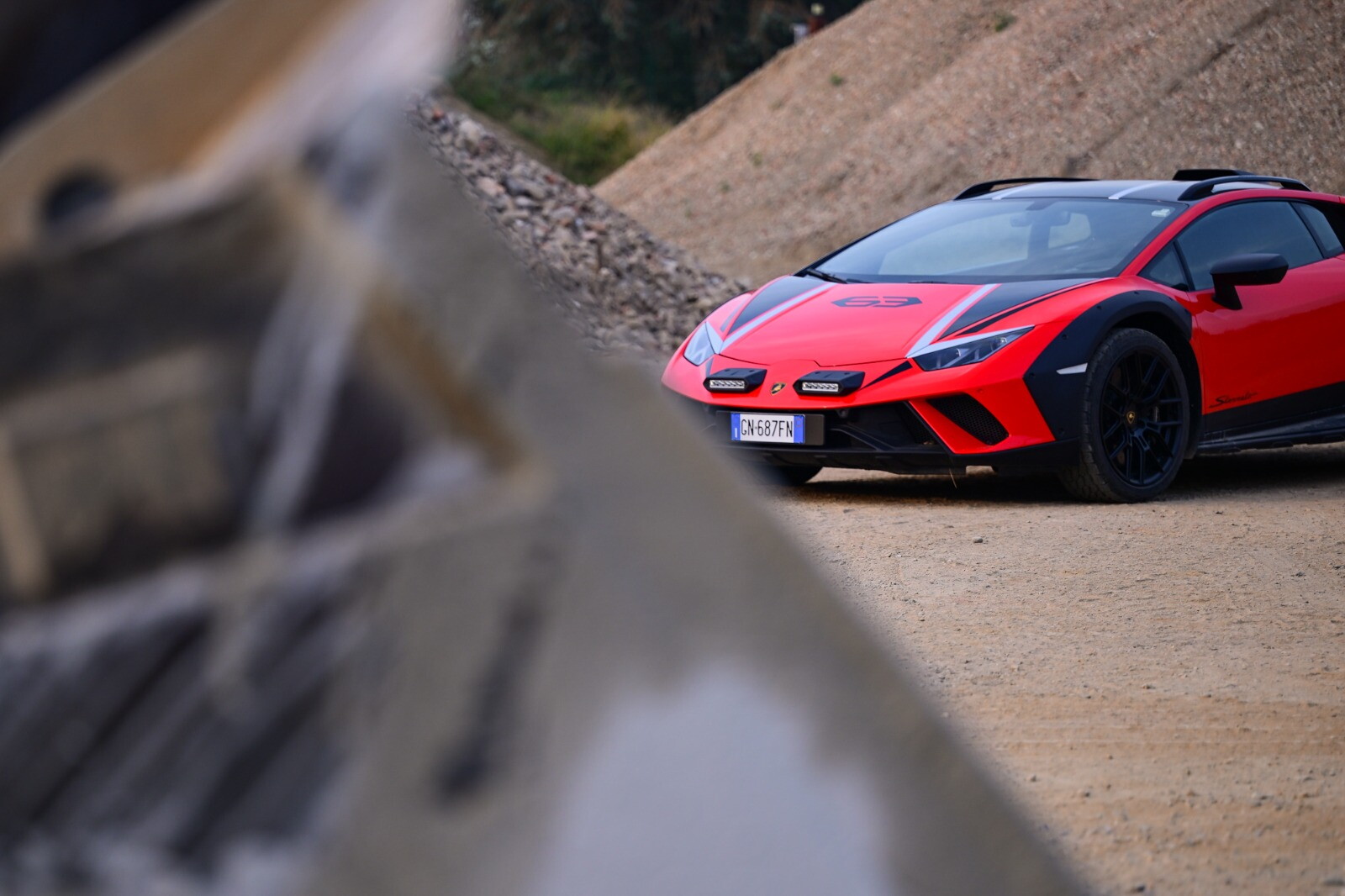 Lamborghini Huracan Sterrato in cava: che traversi!