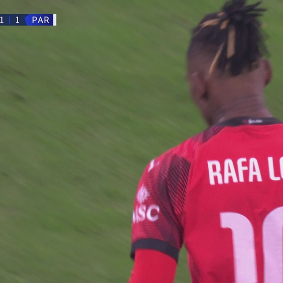 Leao in rovesciata firma il pareggio del Milan