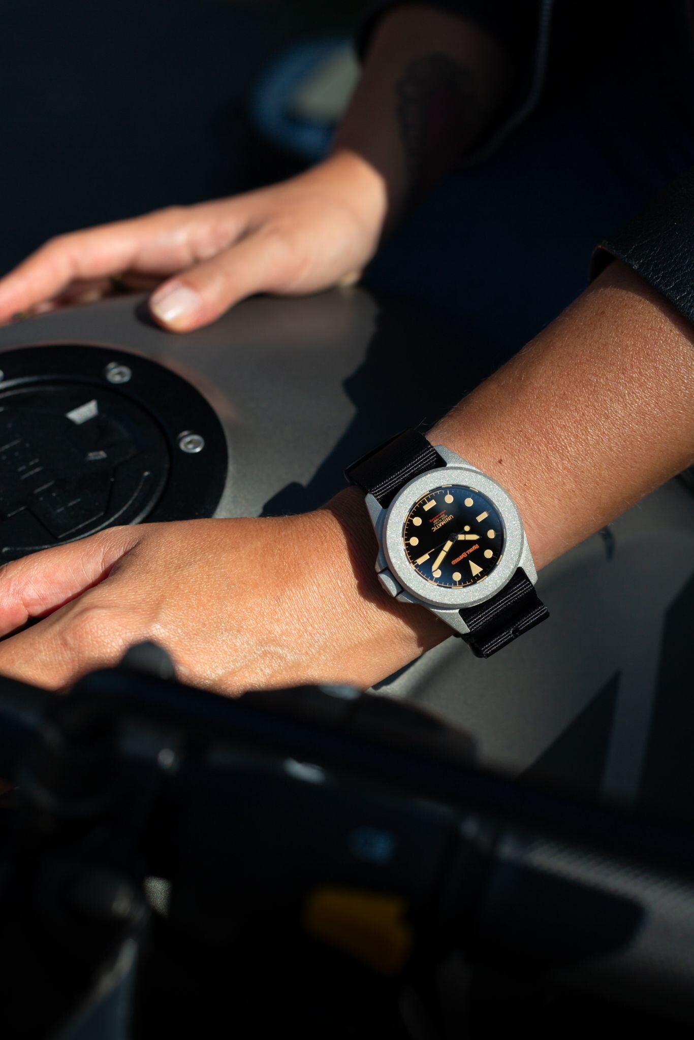 Non solo moto, l'orologio Unimatic per Royal Enfield