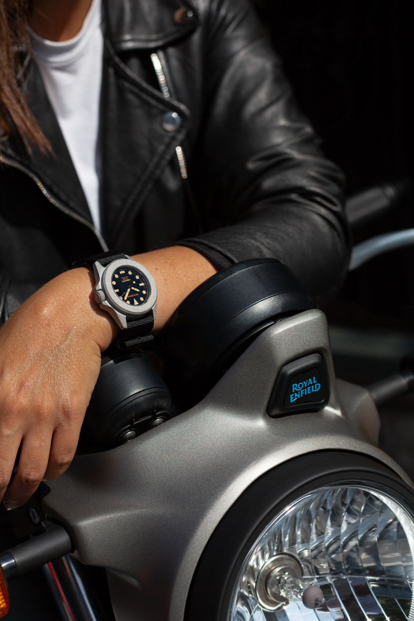 Non solo moto, l'orologio Unimatic per Royal Enfield