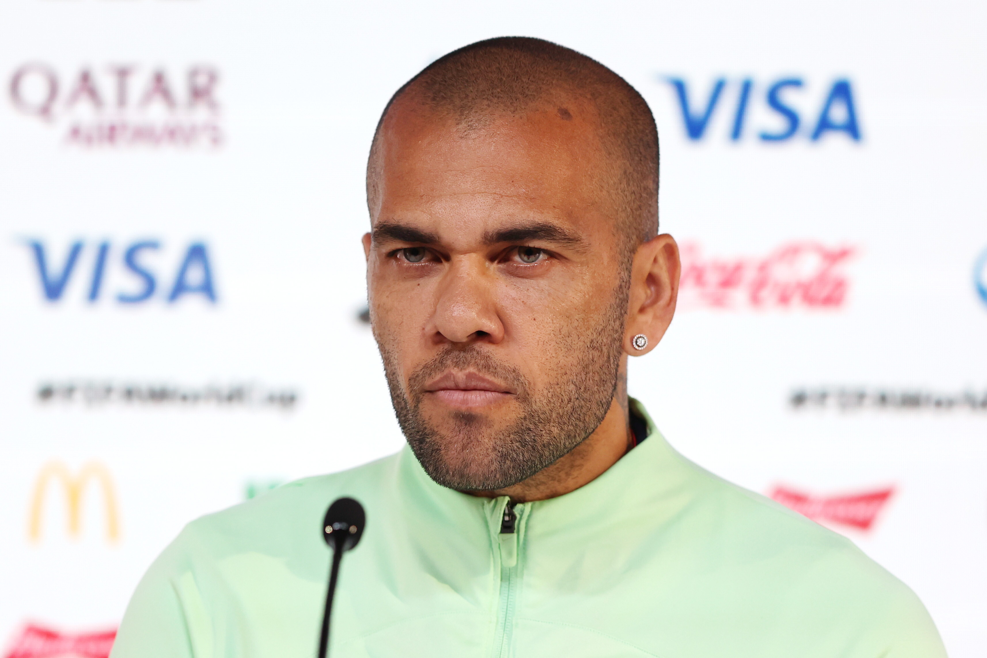 Dani Alves sarà processato per violenza sessuale: rischia 12 anni di ...