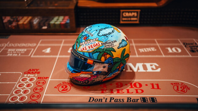 Albon, Las Vegas in versione cartoon sul casco