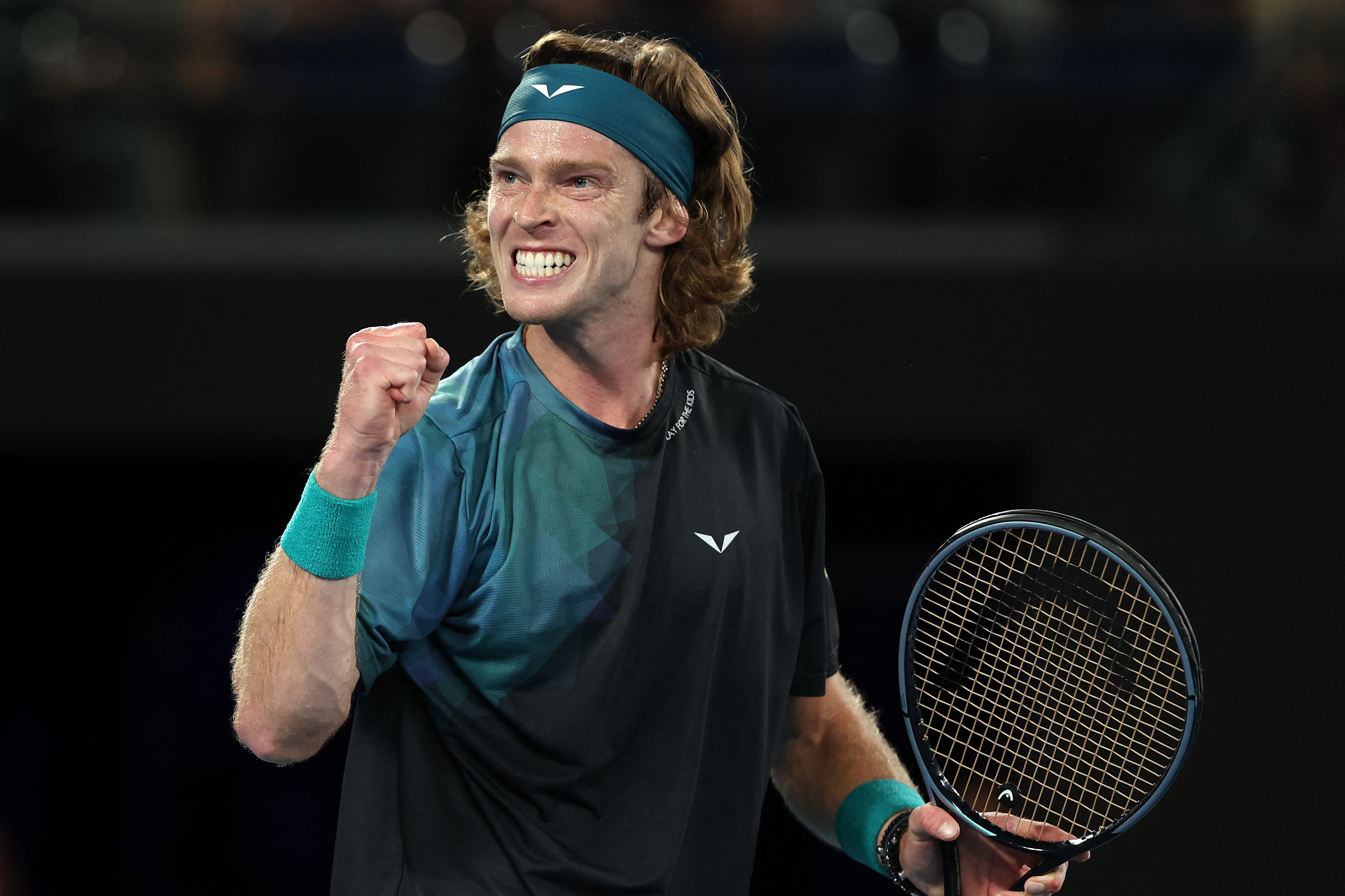 Australian Open Jannik Sinner batte Andrej Rublev e raggiunge Novak Djokovic