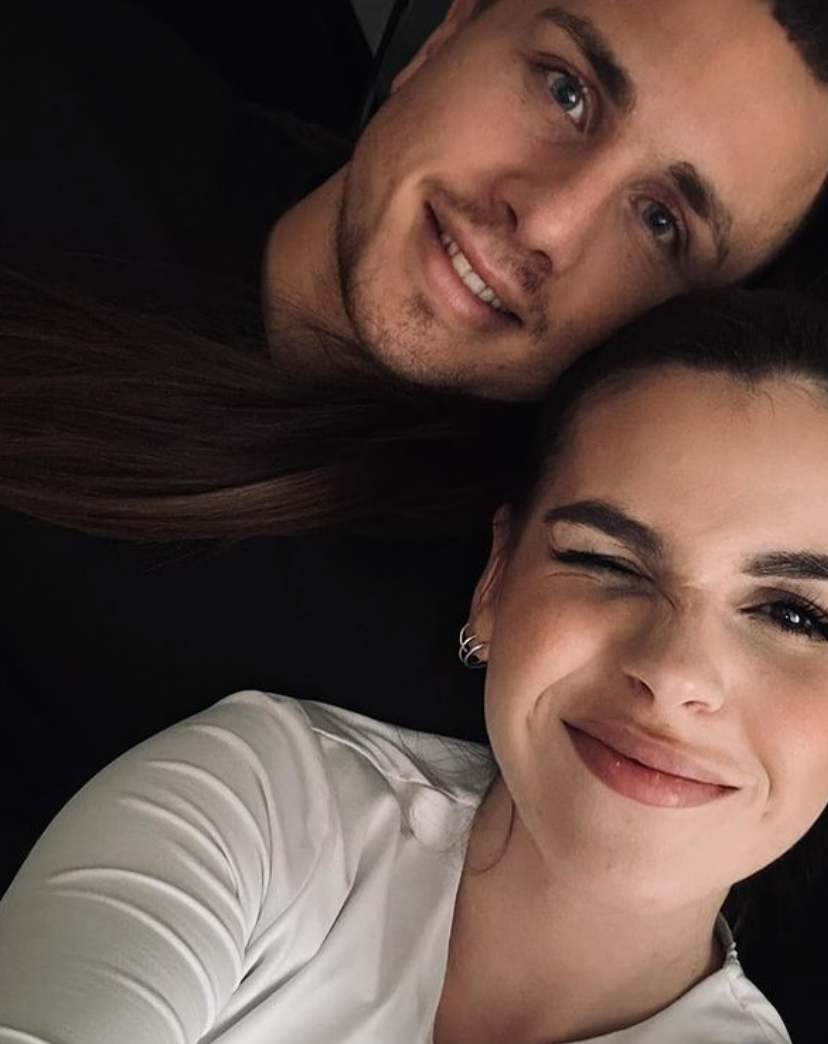 Angeliño porta con sé a Roma la bella Rocio Galindo