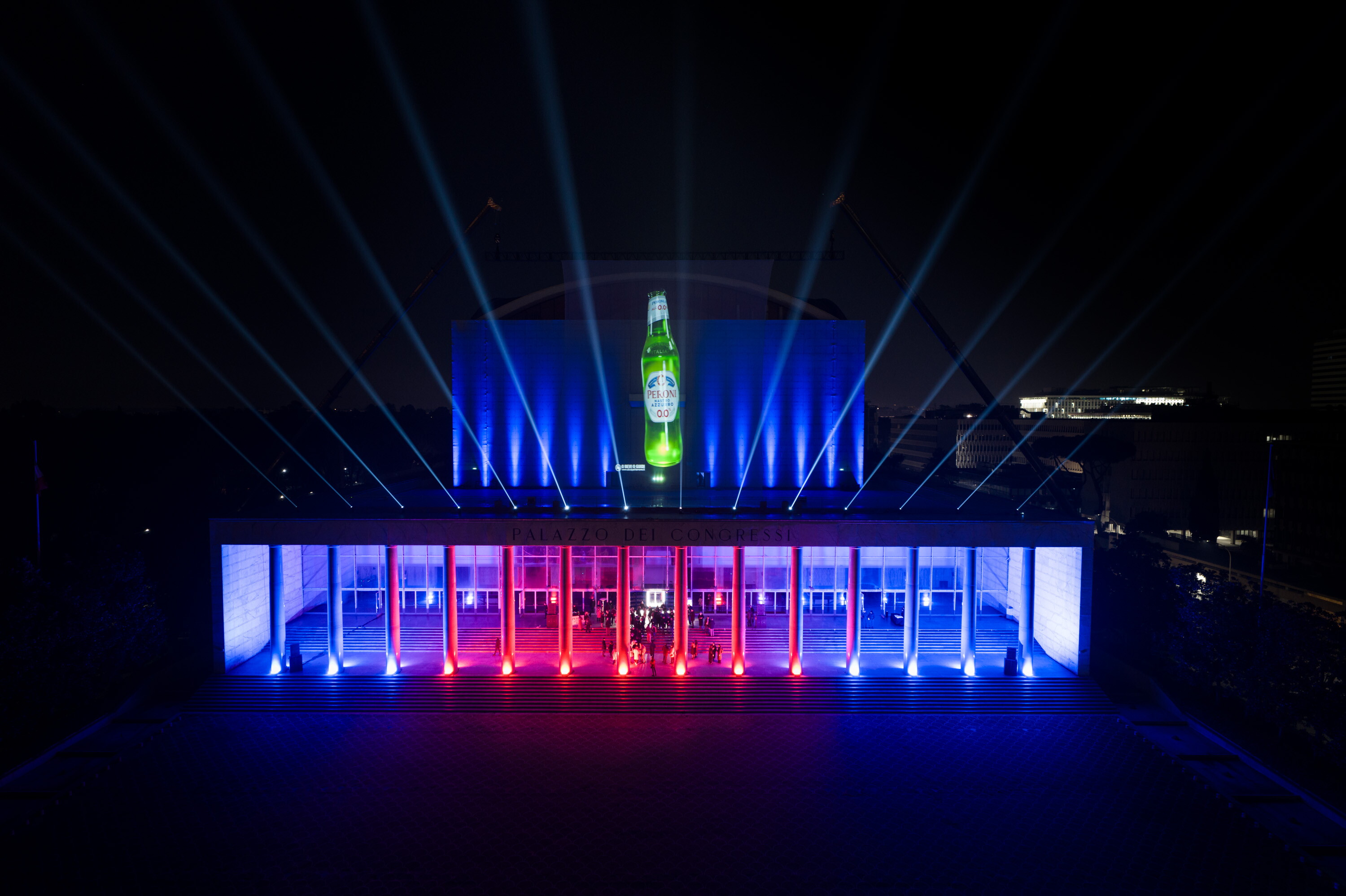 Peroni Nastro Azzurro 0.0% e Ferrari insieme per una partnership globale