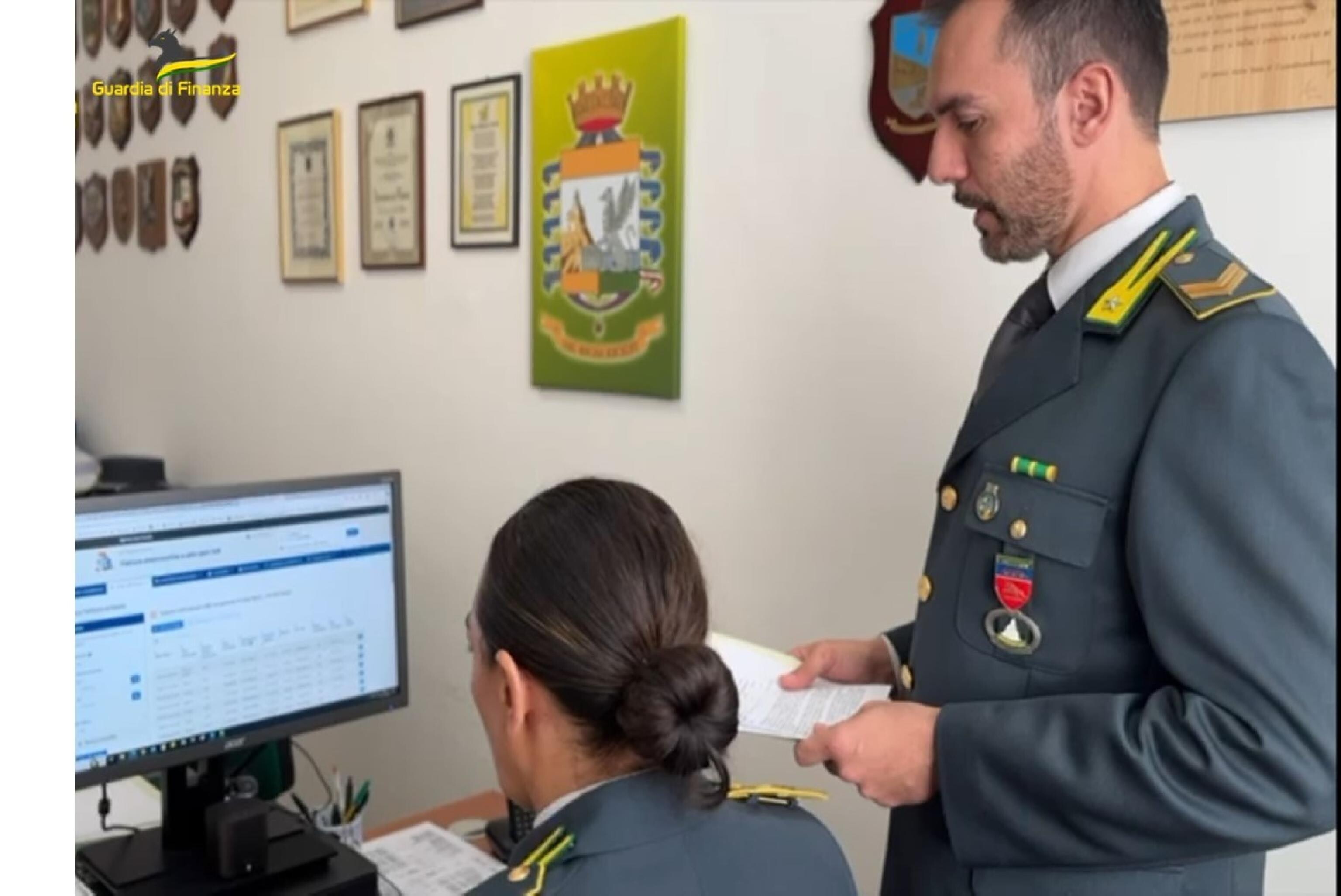 Giuletta Rossi segue le orme di papà Valentino: prima volta in moto con ...