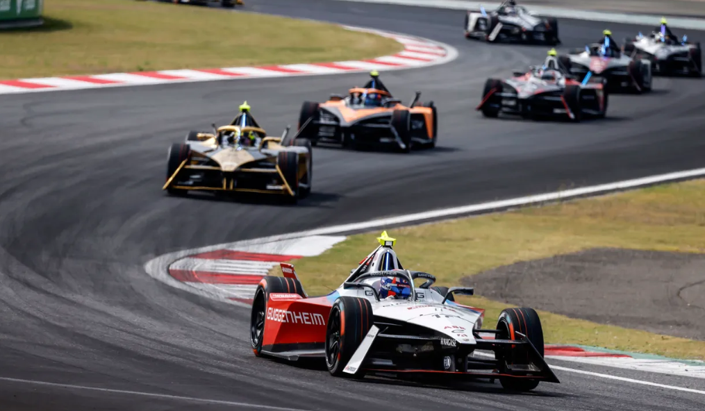 Gara-due: seconda vittoria dell'anno per Da Costa, podio per Hughes e Nato