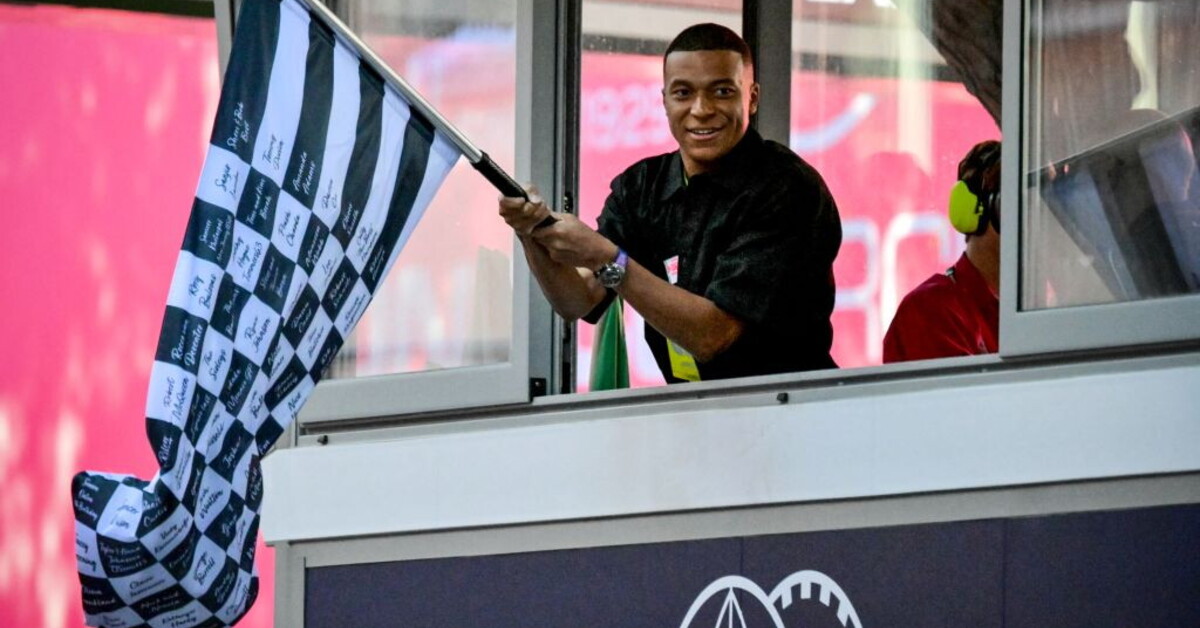 Formula 1, Mbappé a Monaco: sventola la bandiera a scacchi per Leclerc