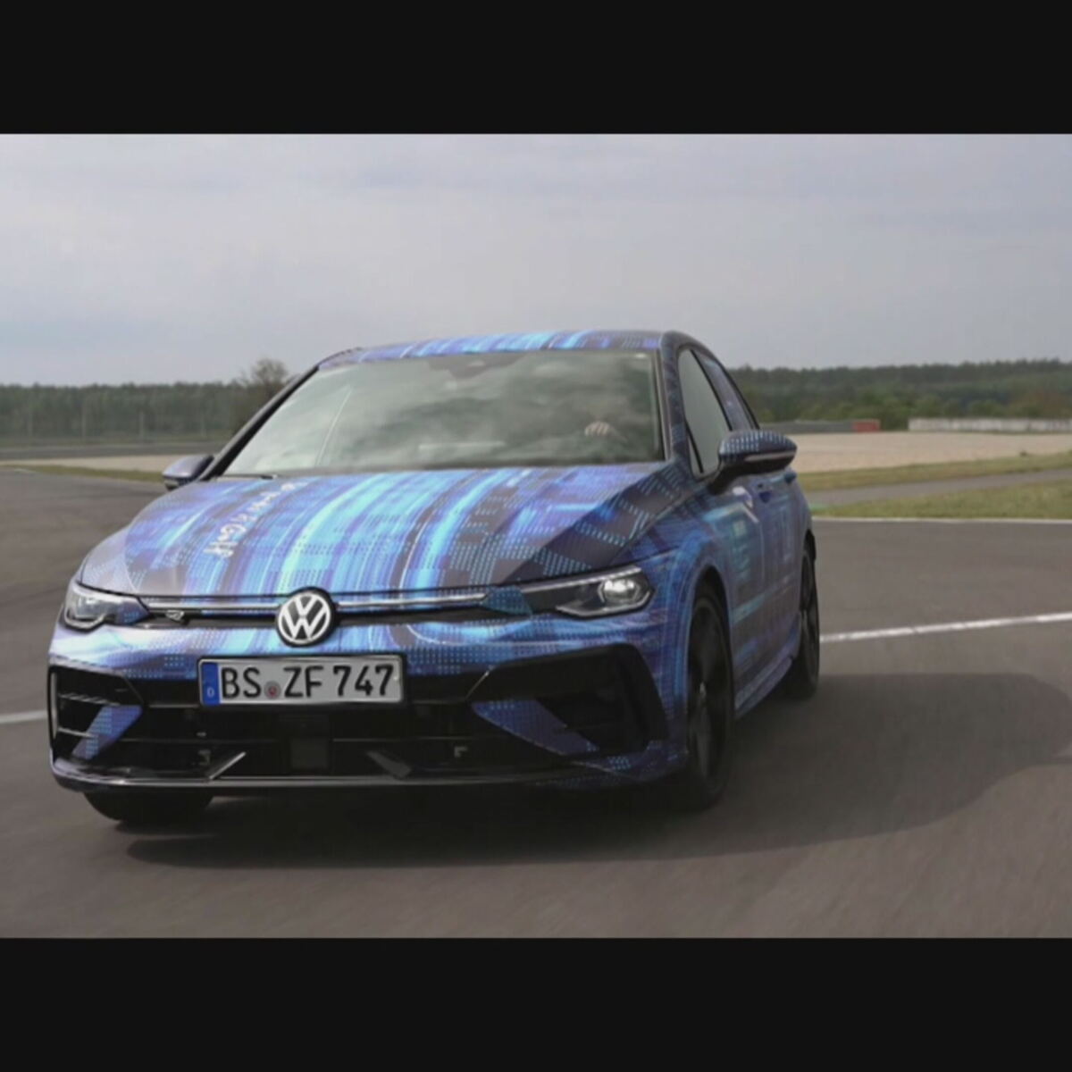 Volkswagen Golf R & R Variant versione camouflage