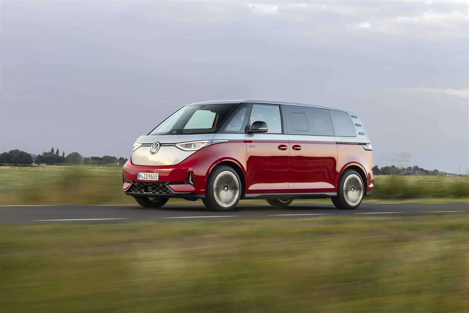 ID. Buzz e ID. Buzz GTX, i Bulli elettrici arrivano su strada con un ...